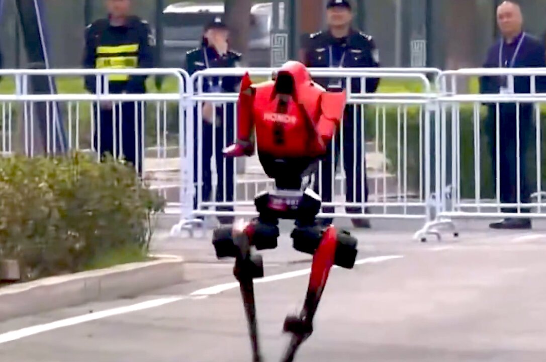 Revoluce v Pekingu: Humanoidní robot Lightning překonal lidský světový ...